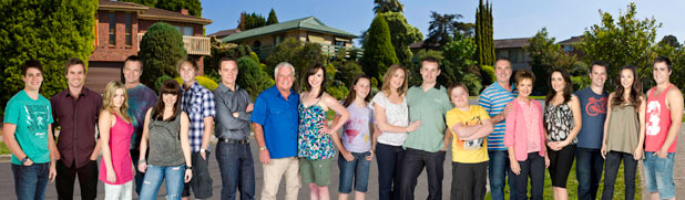 'Neighbours' stars thank British fans on UK anniversary - Neighbours ...