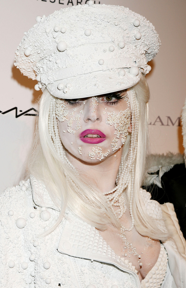Lady GaGa - Lady GaGa and other celebrities wearing crazy headpieces ...