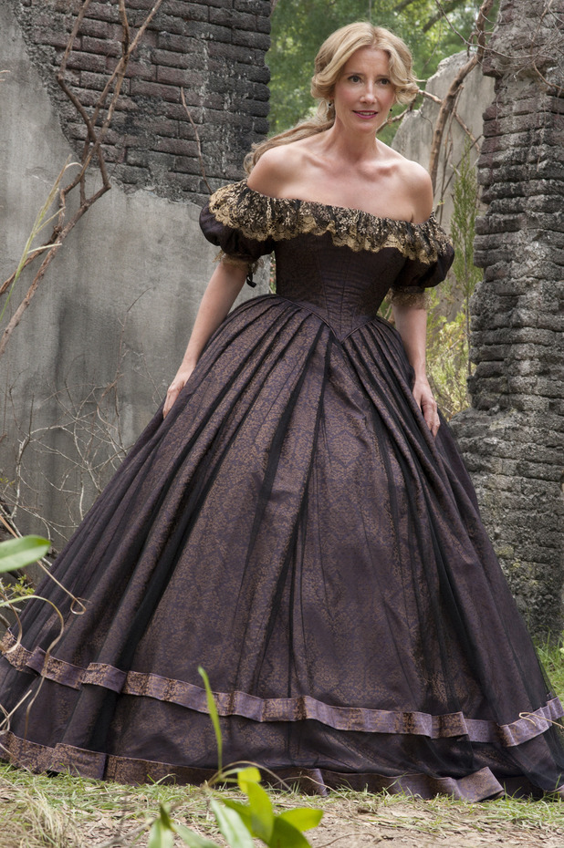 Victorian Dress In Beautiful Creatures – Stalking Style Will Never Ends